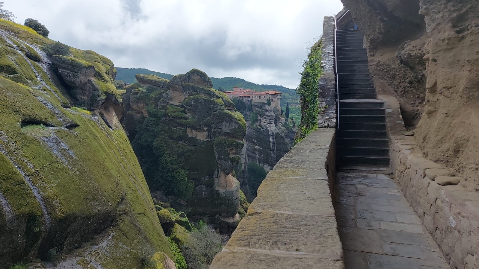 A visit to Meteora – ROADS WE TRAVEL AND DESTINATIONS REACHED