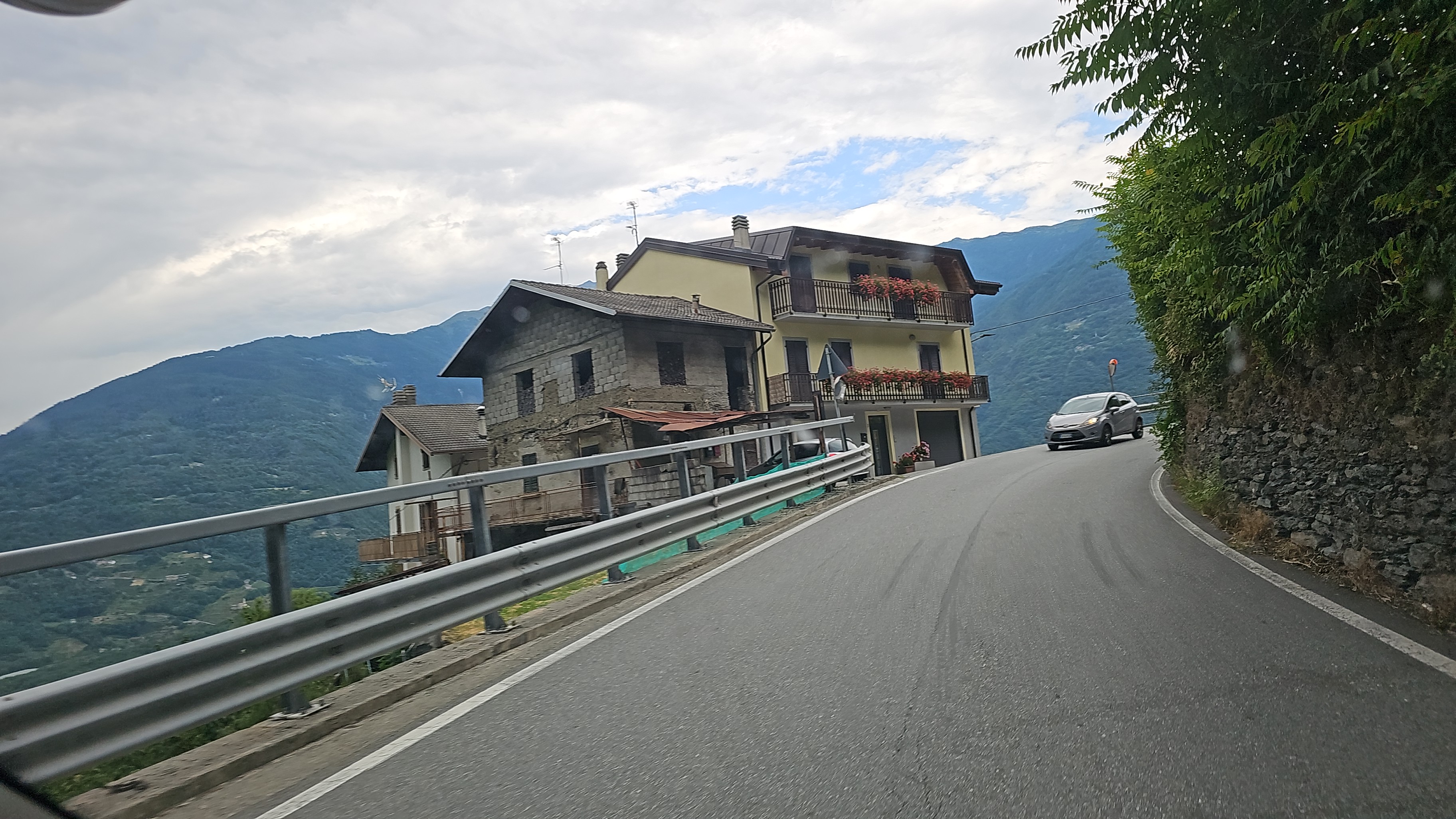 Lake Como to Edola Italy – ROADS WE TRAVEL AND DESTINATIONS REACHED